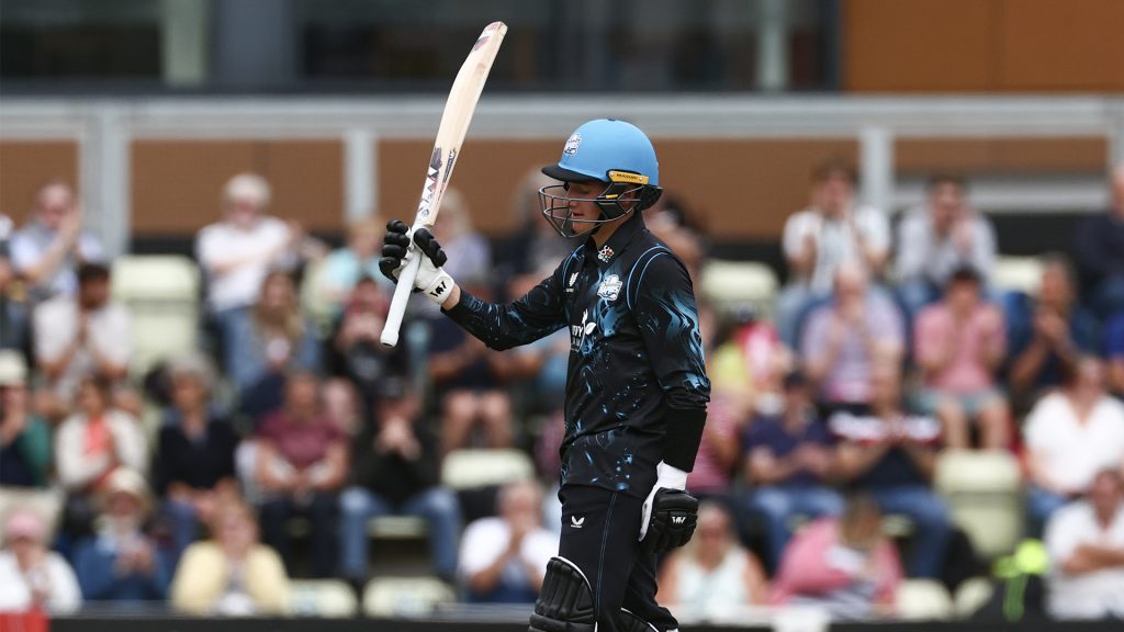 OLLY COX SIGNS CONTRACT EXTENSION AT NEW ROAD - Worcestershire CCC