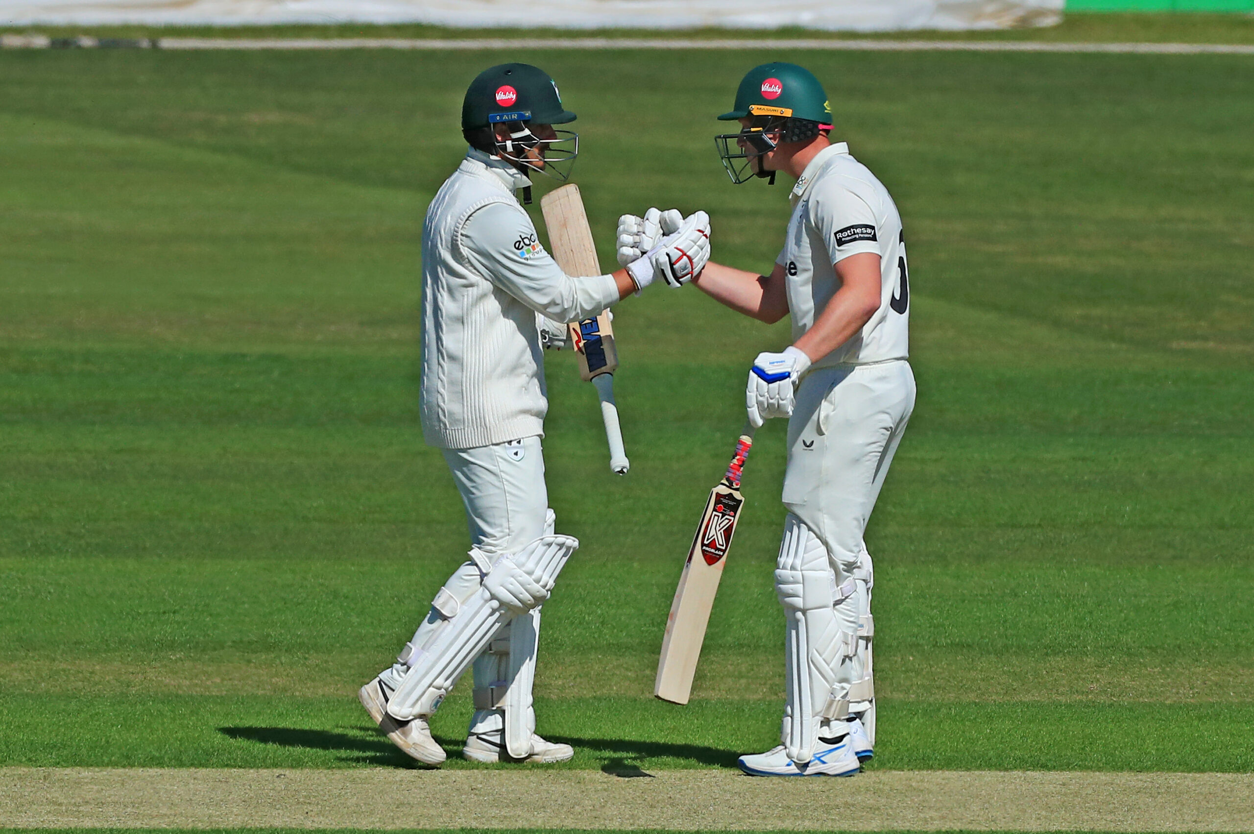 Workmanlike batting display sees Worcestershire into a strong position ...